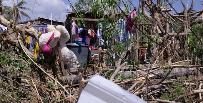 Guide: How to help children in a hurricane, storm, cyclone or typhoon ...